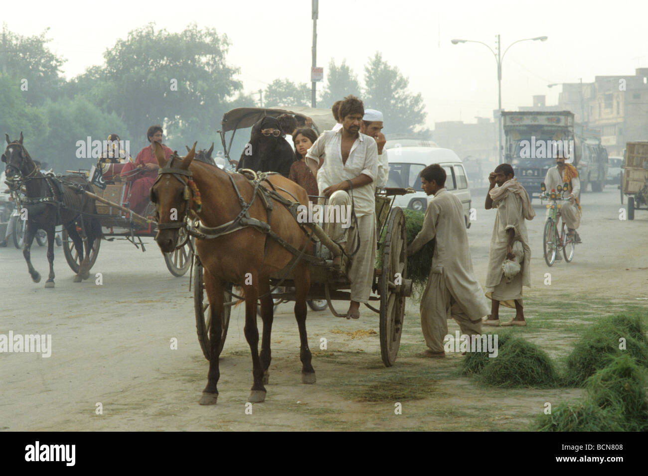 pakistan lahore daily life Stock Photo - Alamy