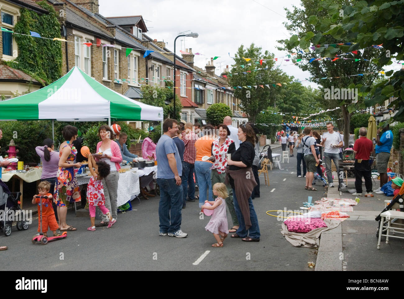Community cohesion hi-res stock photography and images - Alamy
