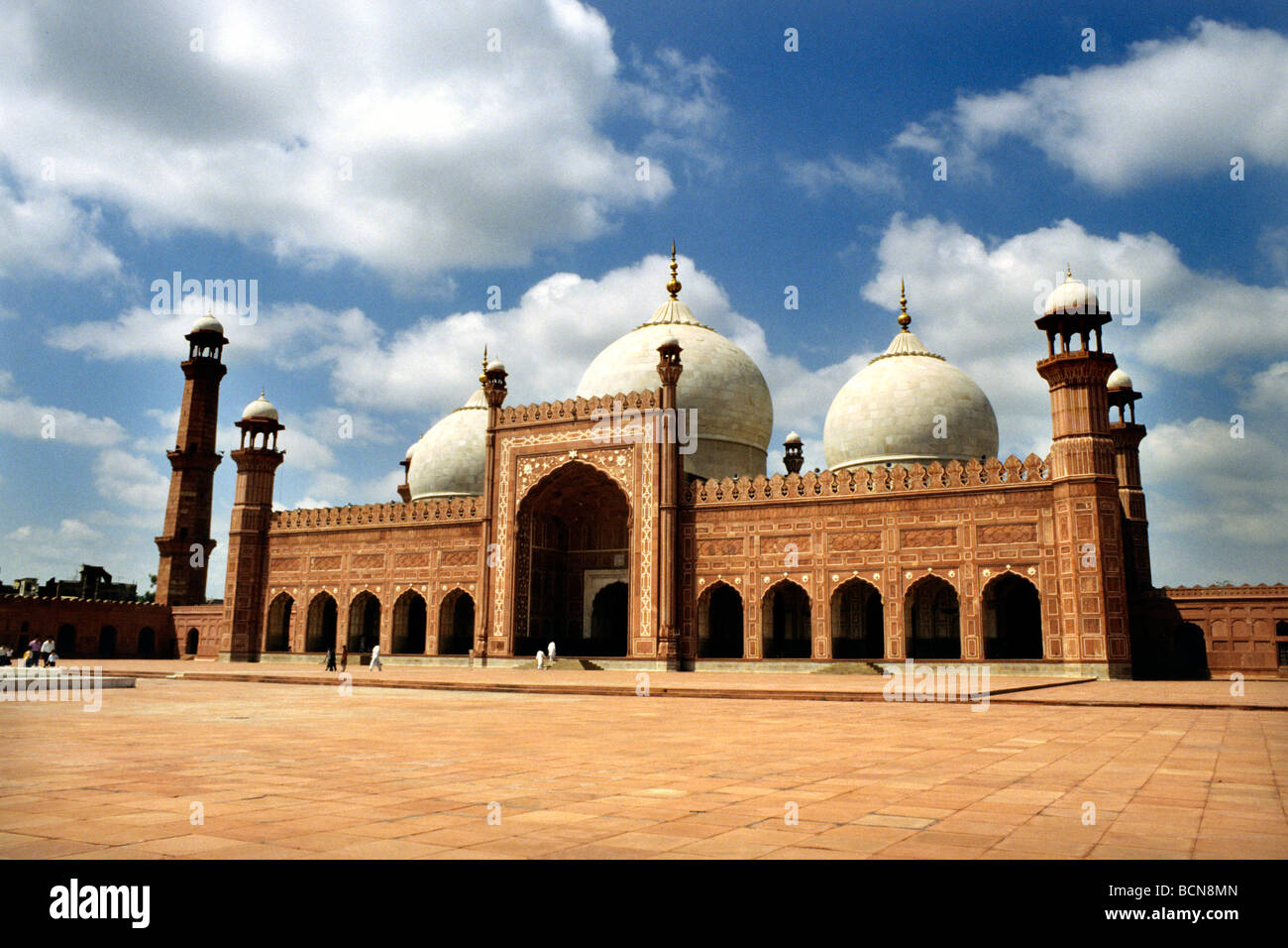 pakistan lahore Badshahi mosque Stock Photo - Alamy