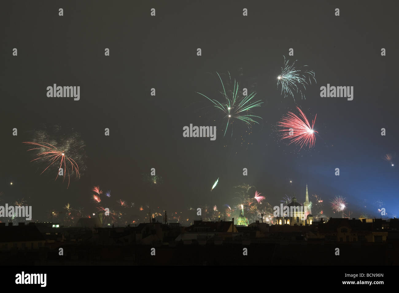 Wien Silvesterfeuerwerk Vienna Fireworks Stock Photo - Alamy
