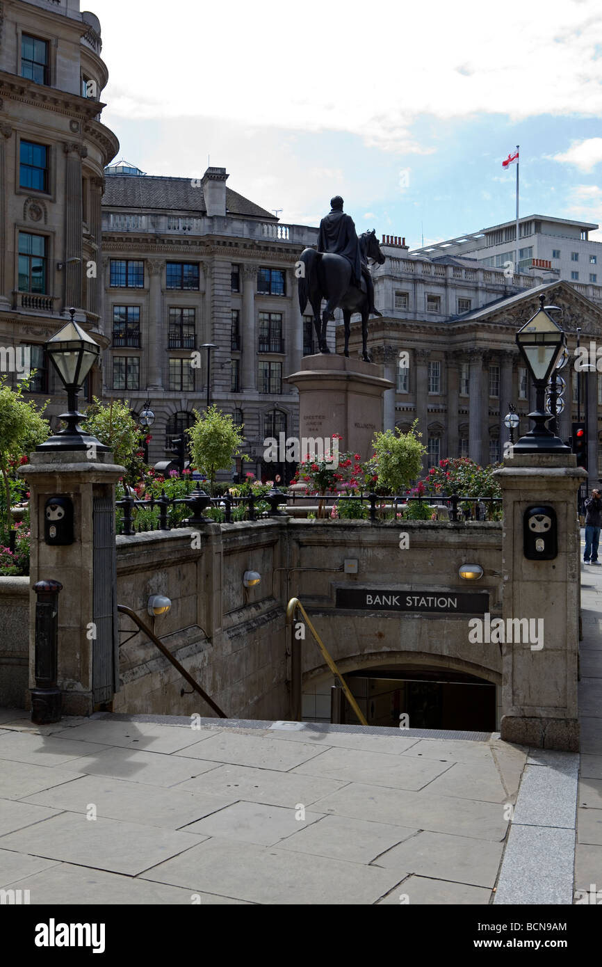 Bank station underground exit london hi-res stock photography and ...