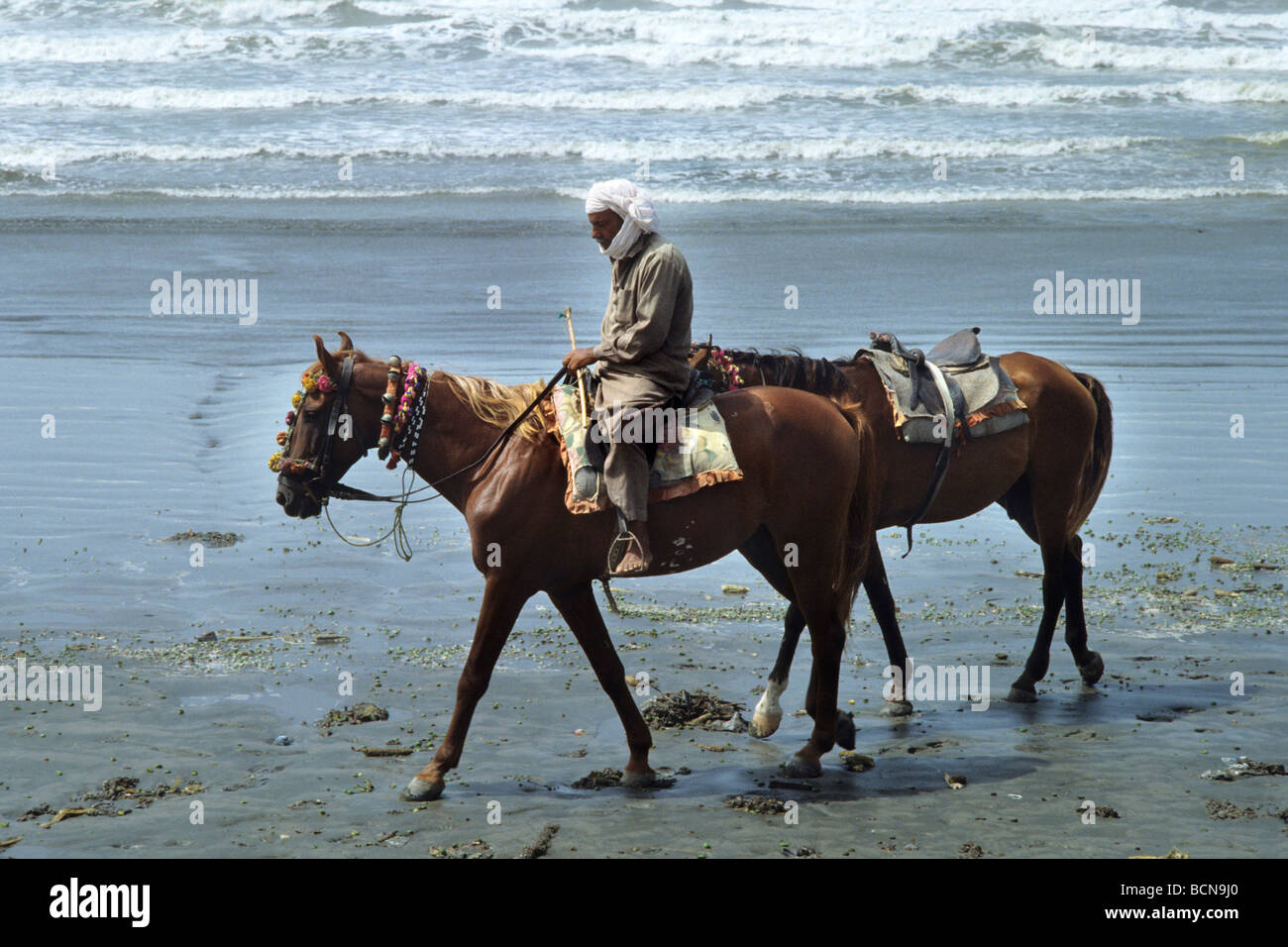 pakistan karachi daily life Stock Photo - Alamy