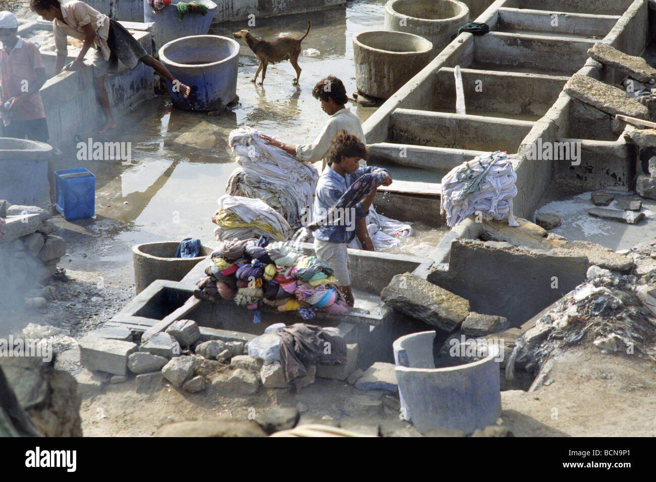 Pakistan women worker hi-res stock photography and images - Alamy