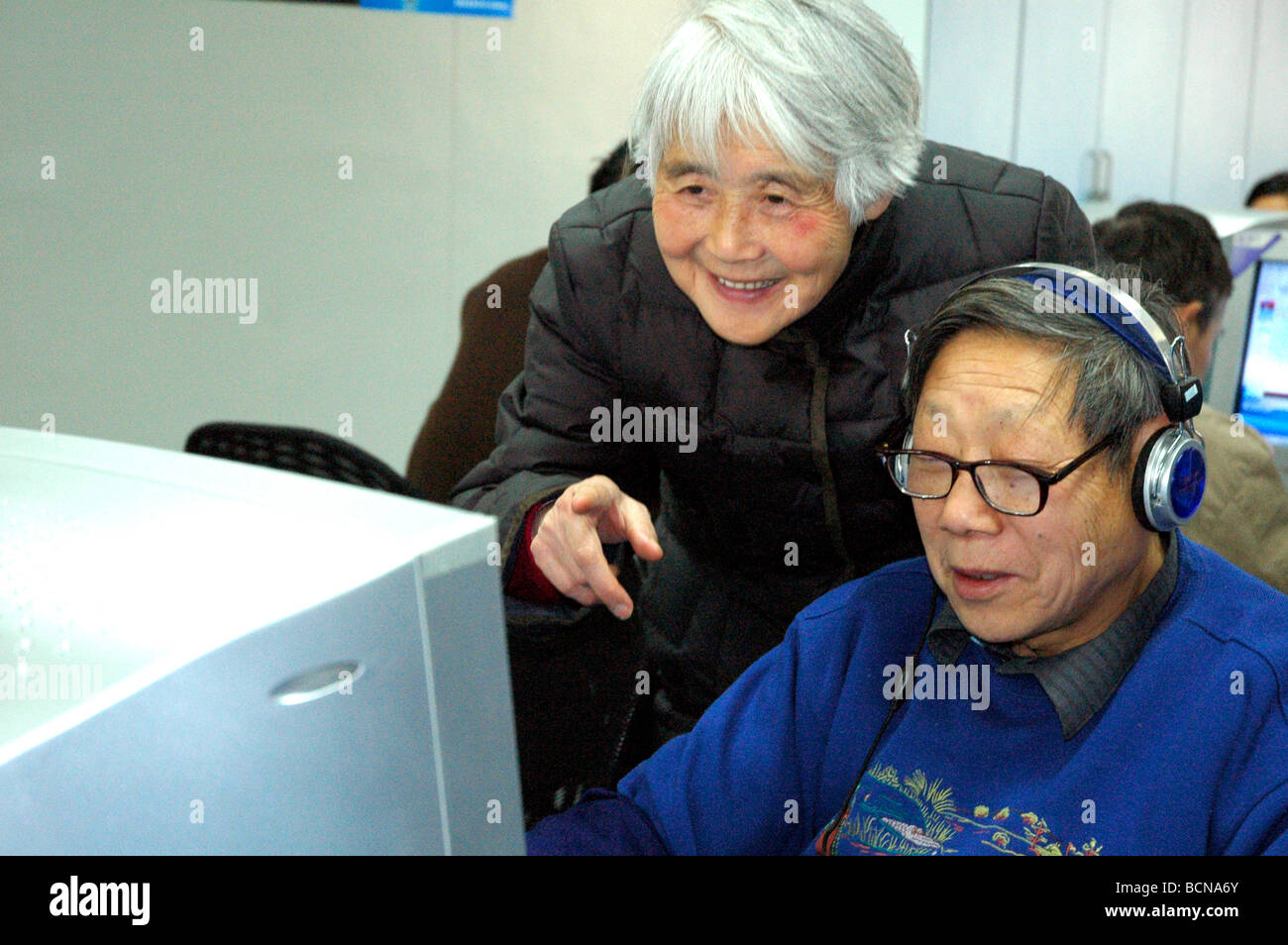 Woman internet cafe shanghai hi-res stock photography and images - Alamy