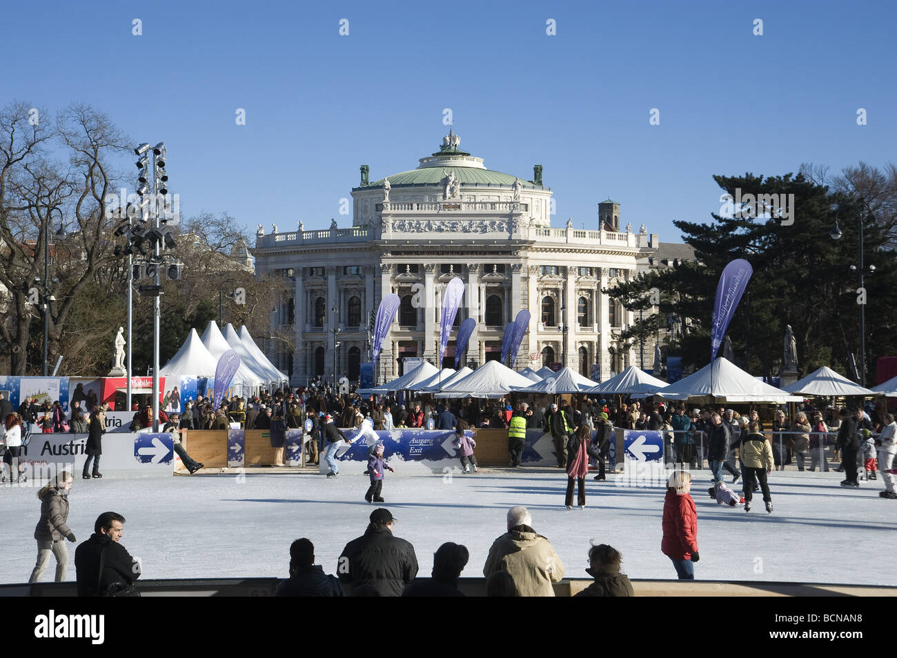 Wien Rathaus Eistraum Vienna Town Hall Eistraum Ice Rink Stock Photo ...