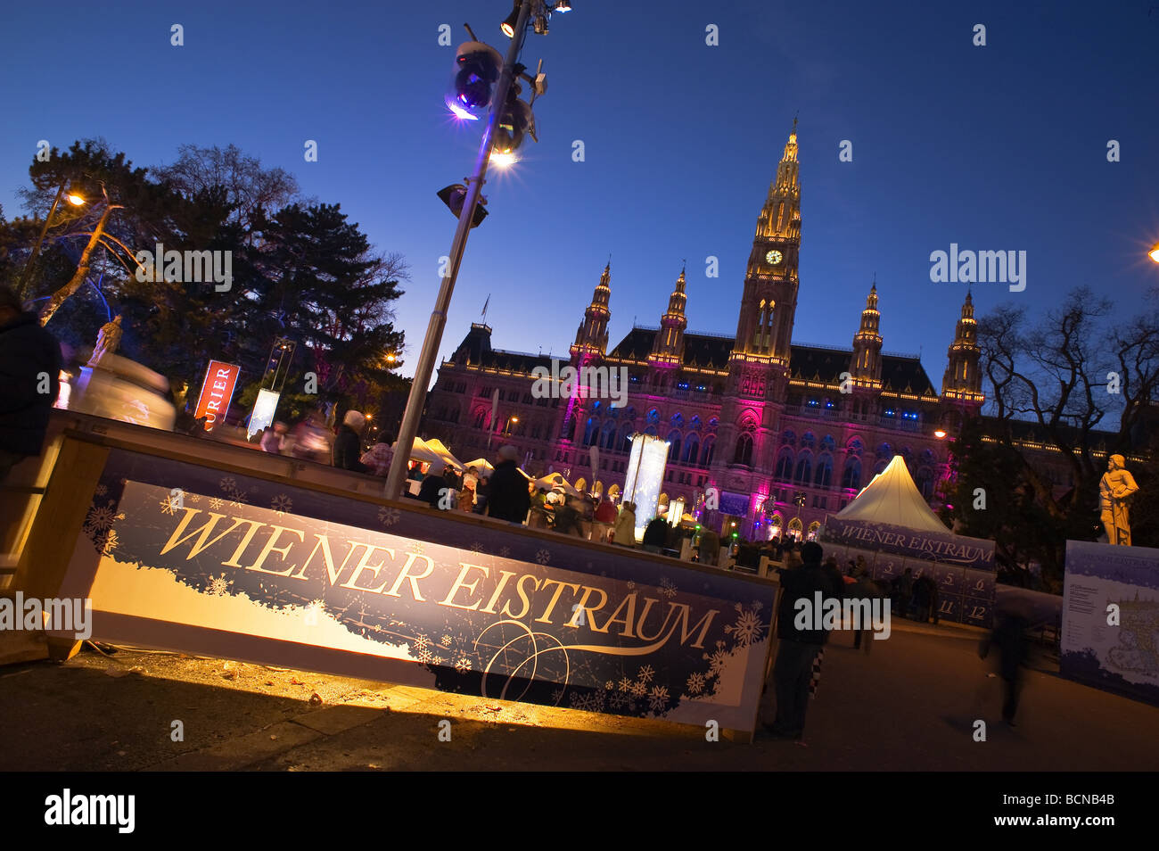 Rathausplatz ice skating rink by town hall hi-res stock photography and ...
