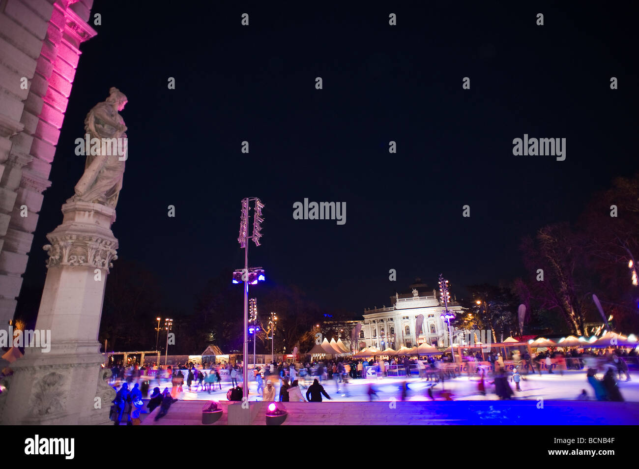 Rathausplatz ice skating rink by town hall hi-res stock photography and ...