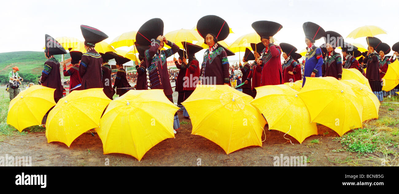Dance formation hi-res stock photography and images - Alamy