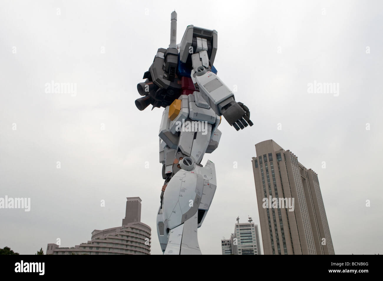 The giant gundam robot tokyo High Resolution Stock Photography and ...