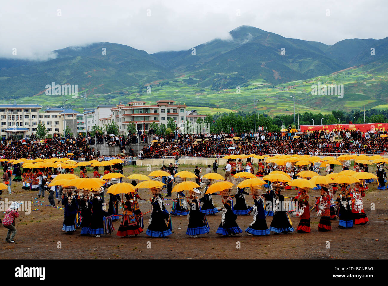 Dance formation hi-res stock photography and images - Alamy