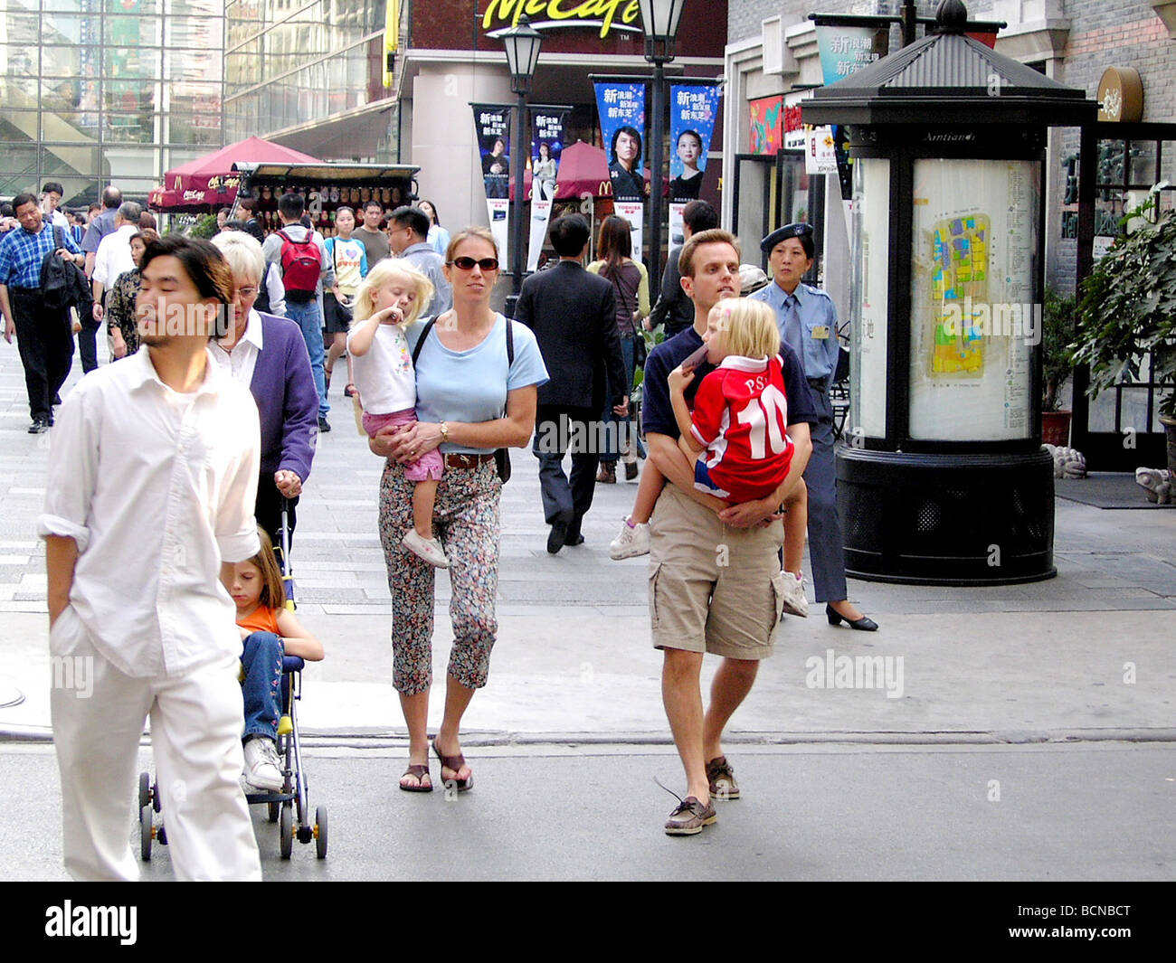 Foreigners with kids on Nanjing Road, Shanghai, China Stock Photo - Alamy