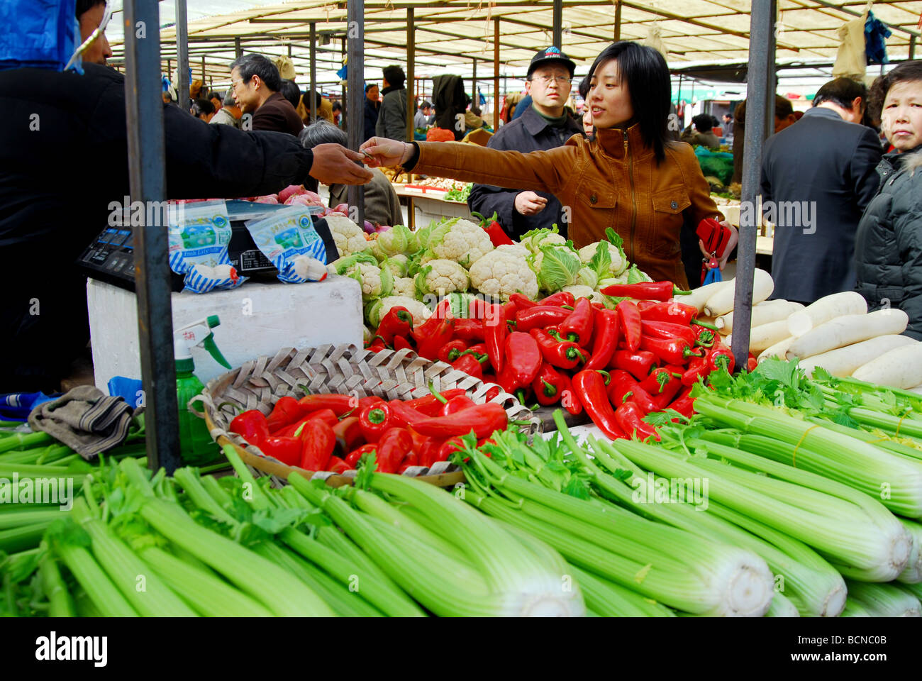 Shanghai farmers market hi-res stock photography and images - Alamy