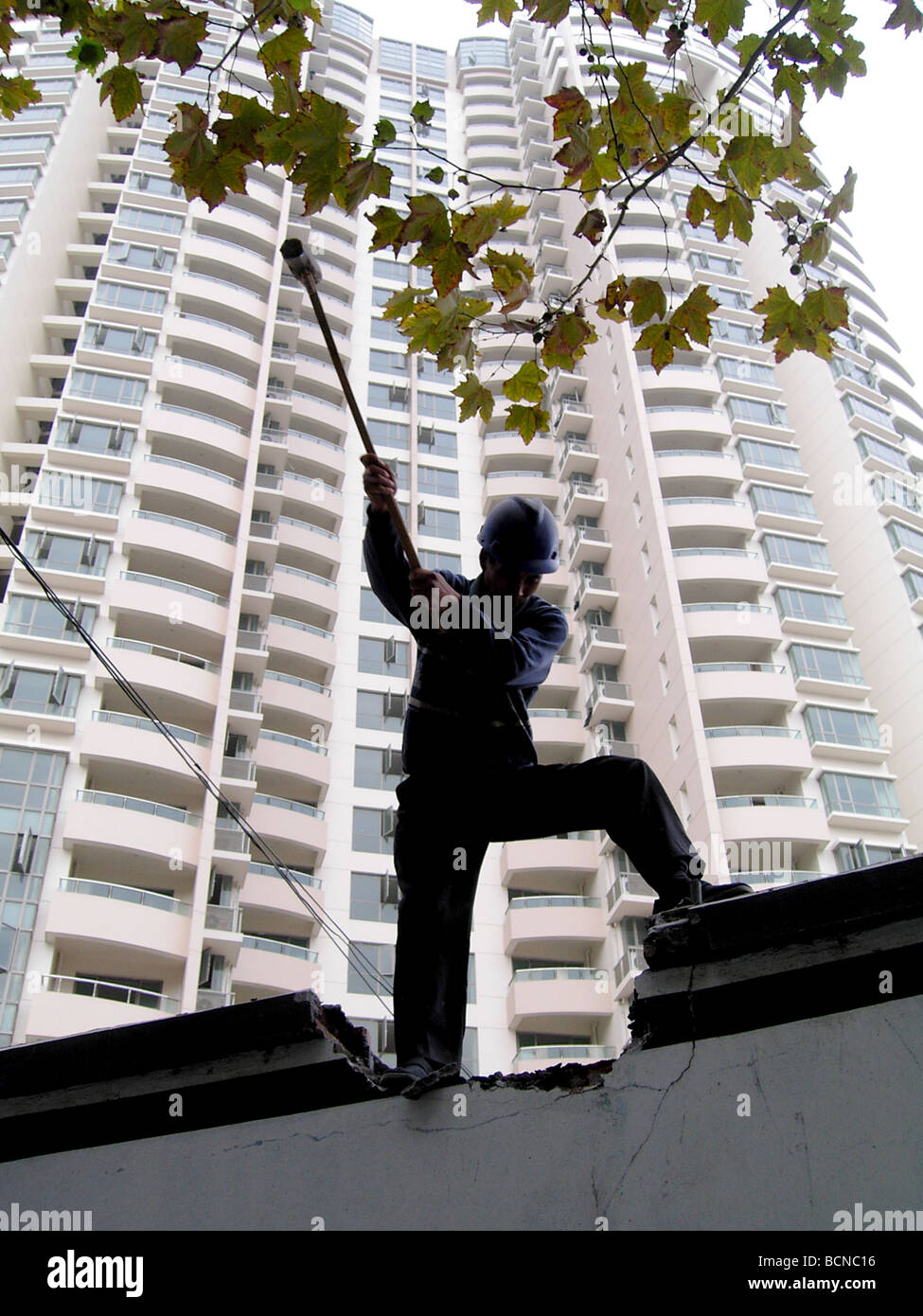 Tearing down building hi-res stock photography and images - Alamy