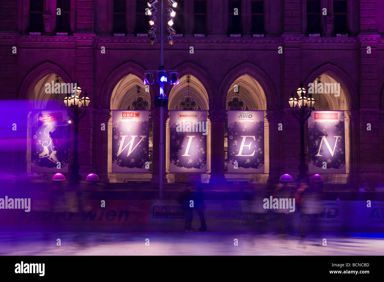 Rathausplatz ice skating rink by town hall hi-res stock photography and ...