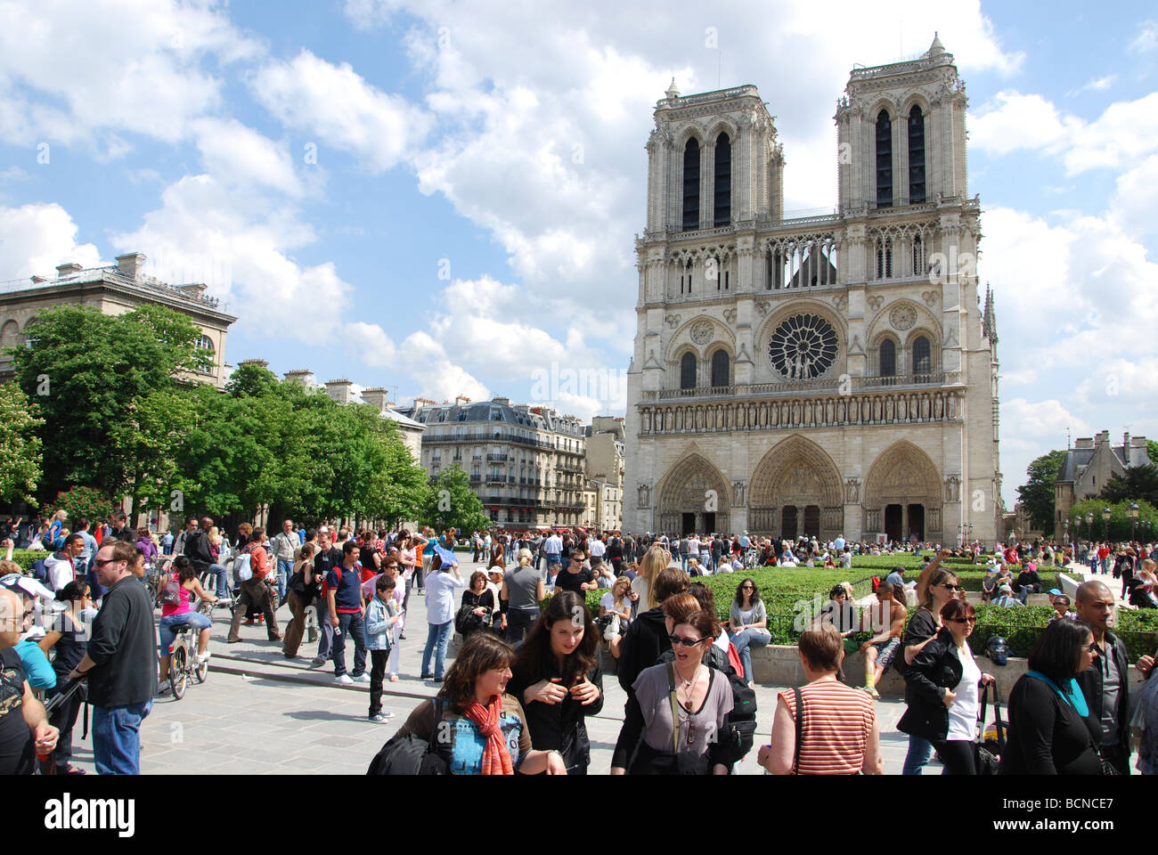crowds of tourists in front of Notre Dame Paris France Stock Photo - Alamy