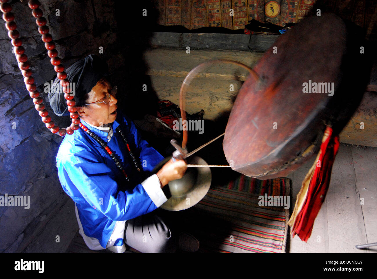 Tam tam drum hi-res stock photography and images - Alamy