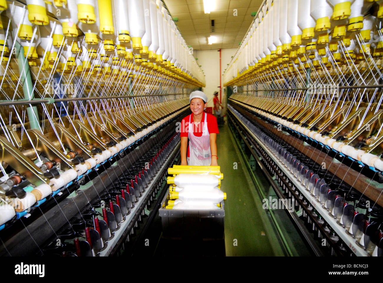 China textile worker hi-res stock photography and images - Alamy