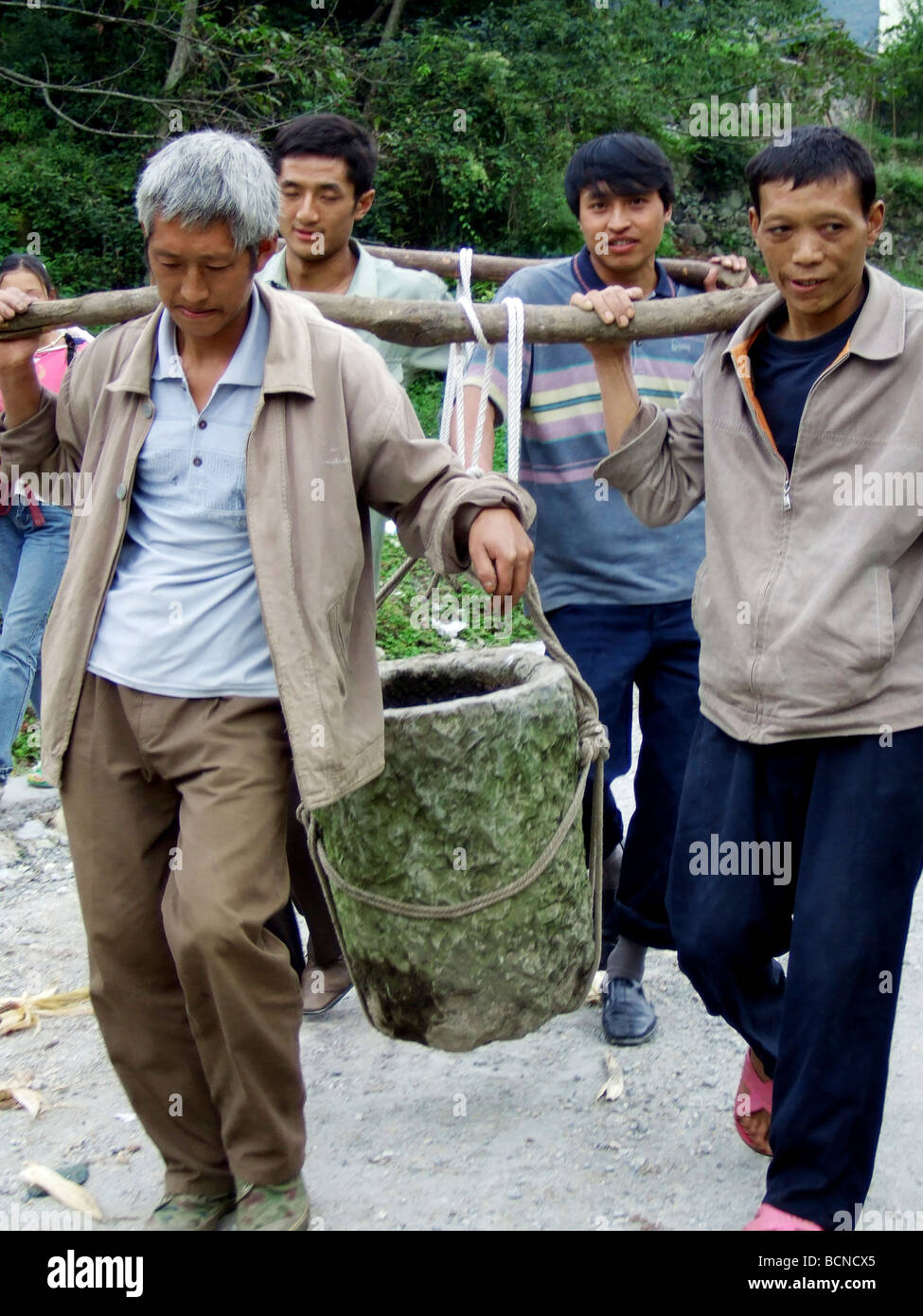 Man carrying large stone hi-res stock photography and images - Alamy