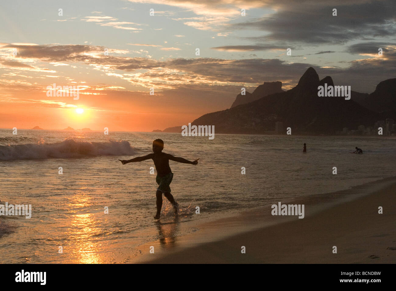 Rio de janeiro beach sunset hi-res stock photography and images - Alamy