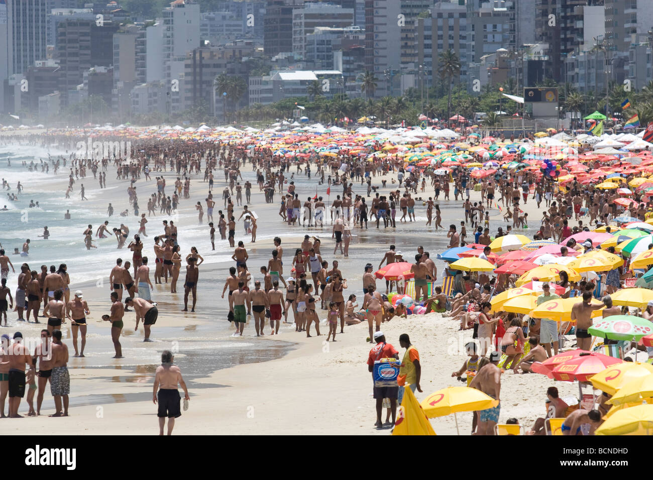 Crowded beach at Ipanema, Rio de Janeiro Stock Photo - Alamy