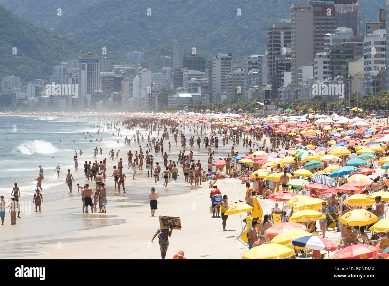 Rio beach crowded hi-res stock photography and images - Alamy