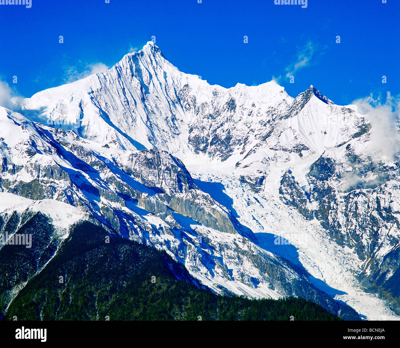 Meili snow mountain mingyong range glacier holy hi-res stock ...