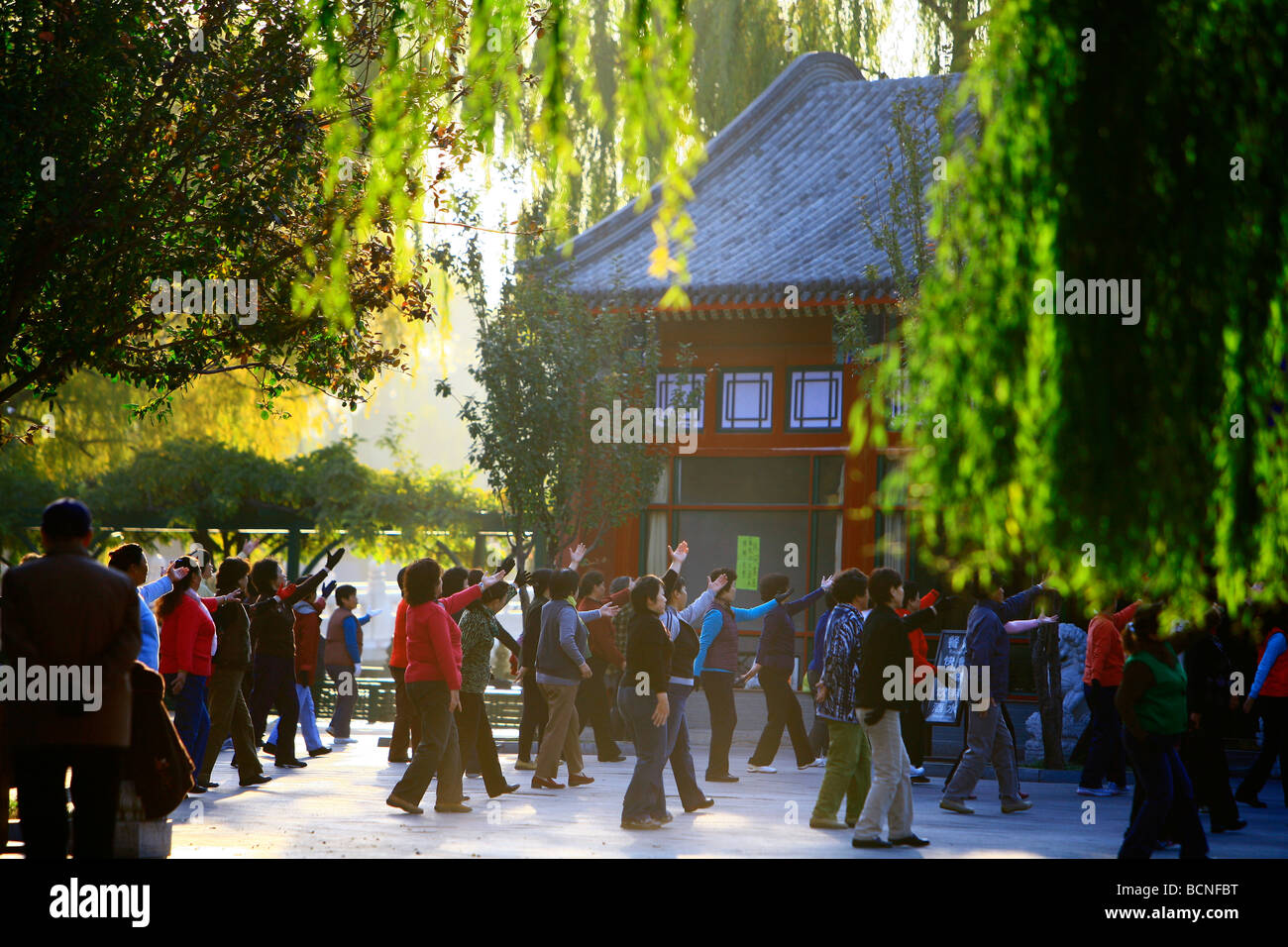 Chinese people exercising in park hi-res stock photography and images ...