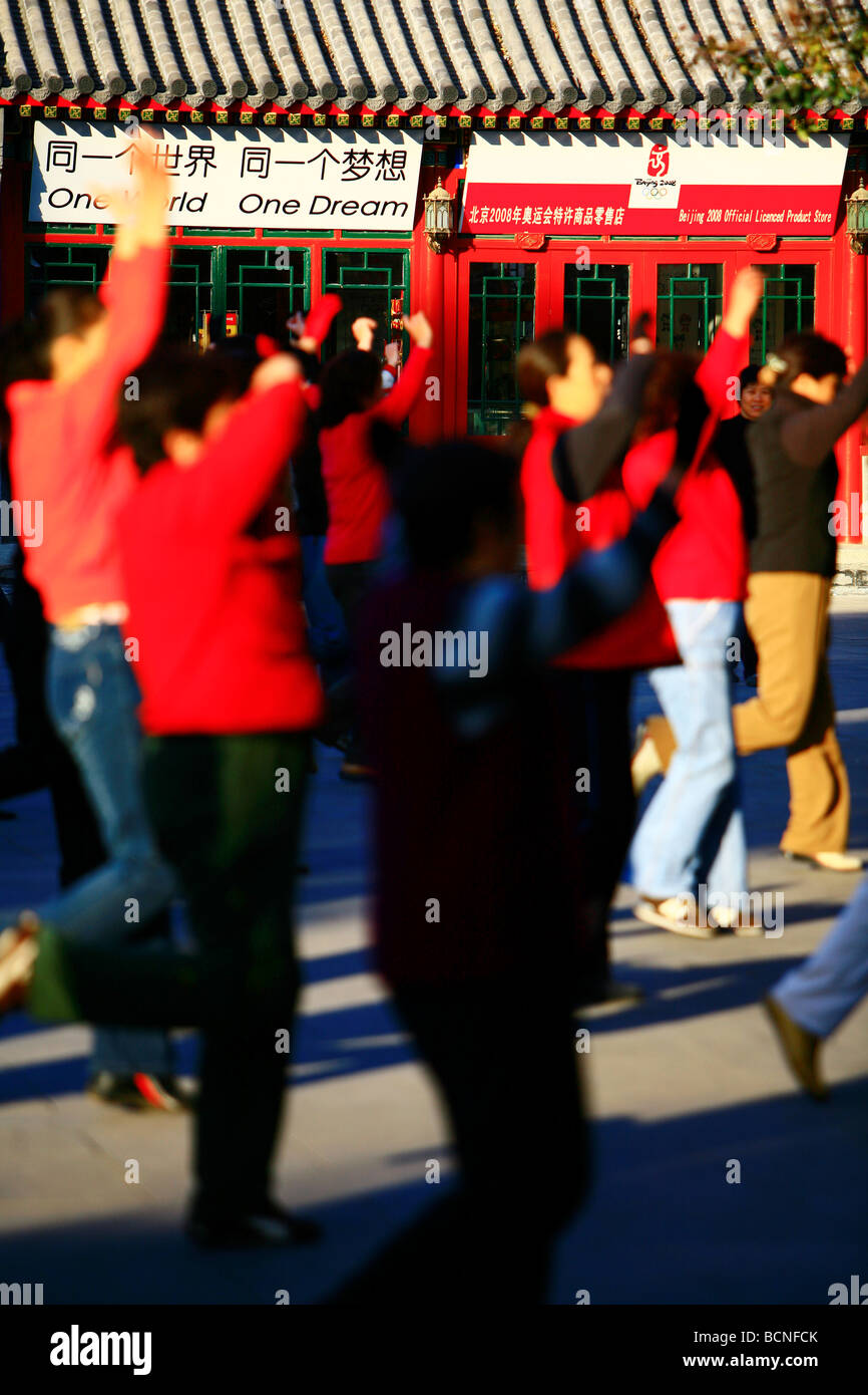 Chinese people exercising in park hi-res stock photography and images ...