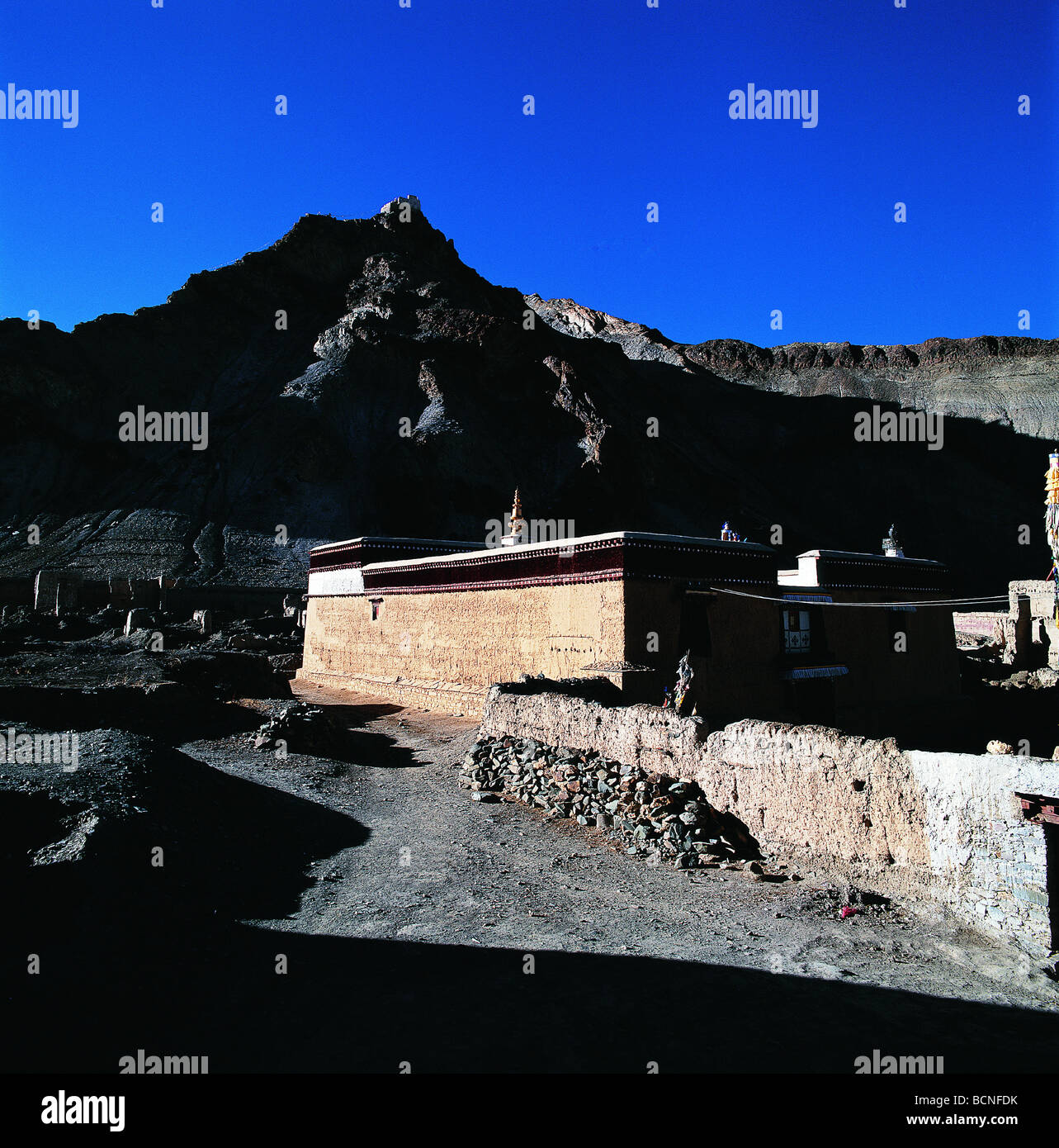 Dingri county hi-res stock photography and images - Alamy