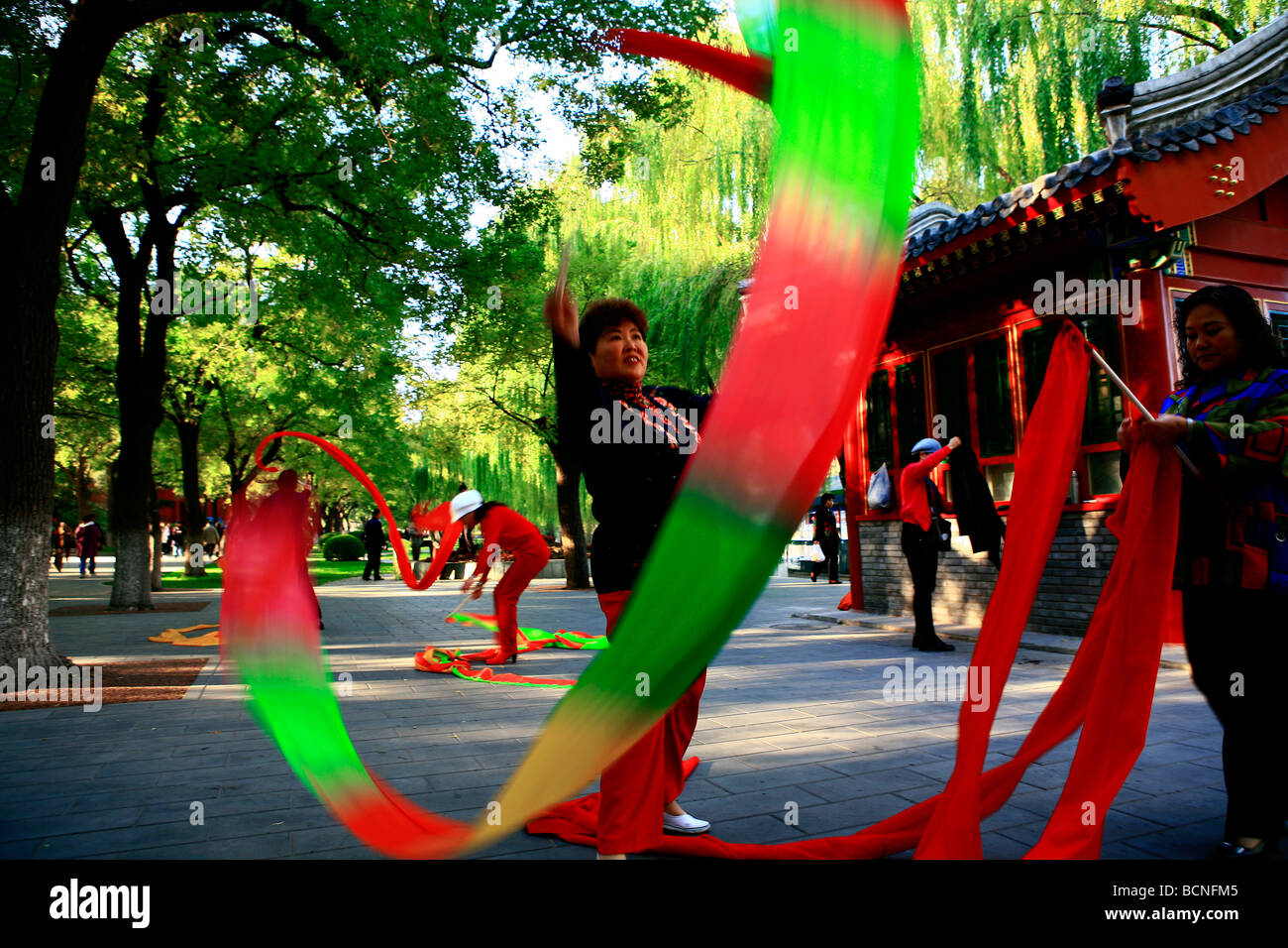 Women practice hi-res stock photography and images - Alamy
