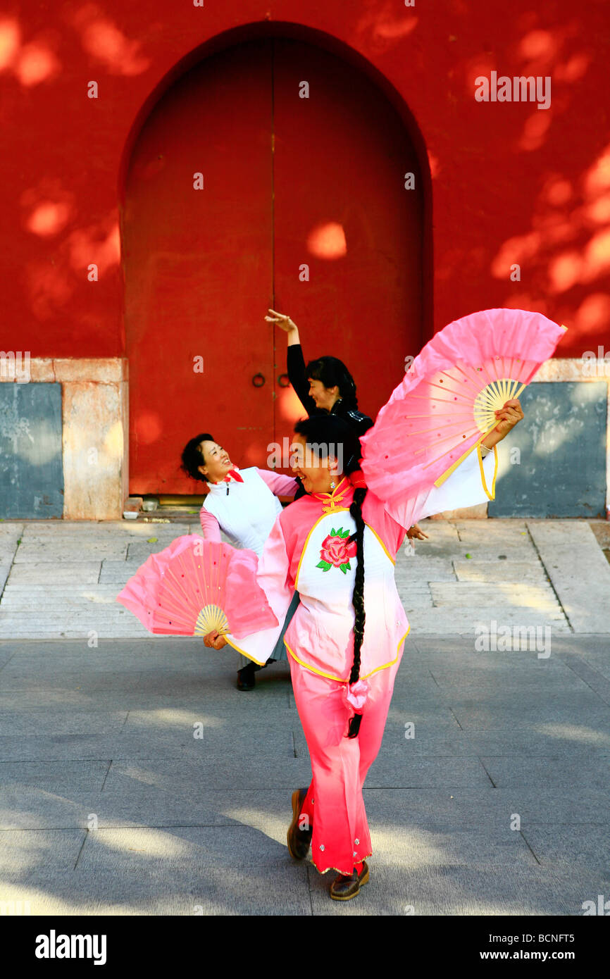 Fan Dance High Resolution Stock Photography and Images - Alamy