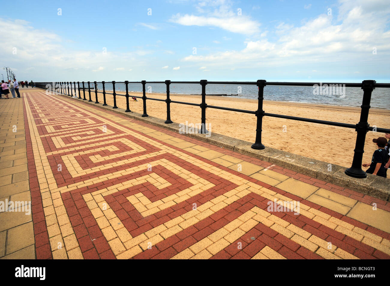 Beach promenade cleethorpes beach cleethorpes hi-res stock photography ...