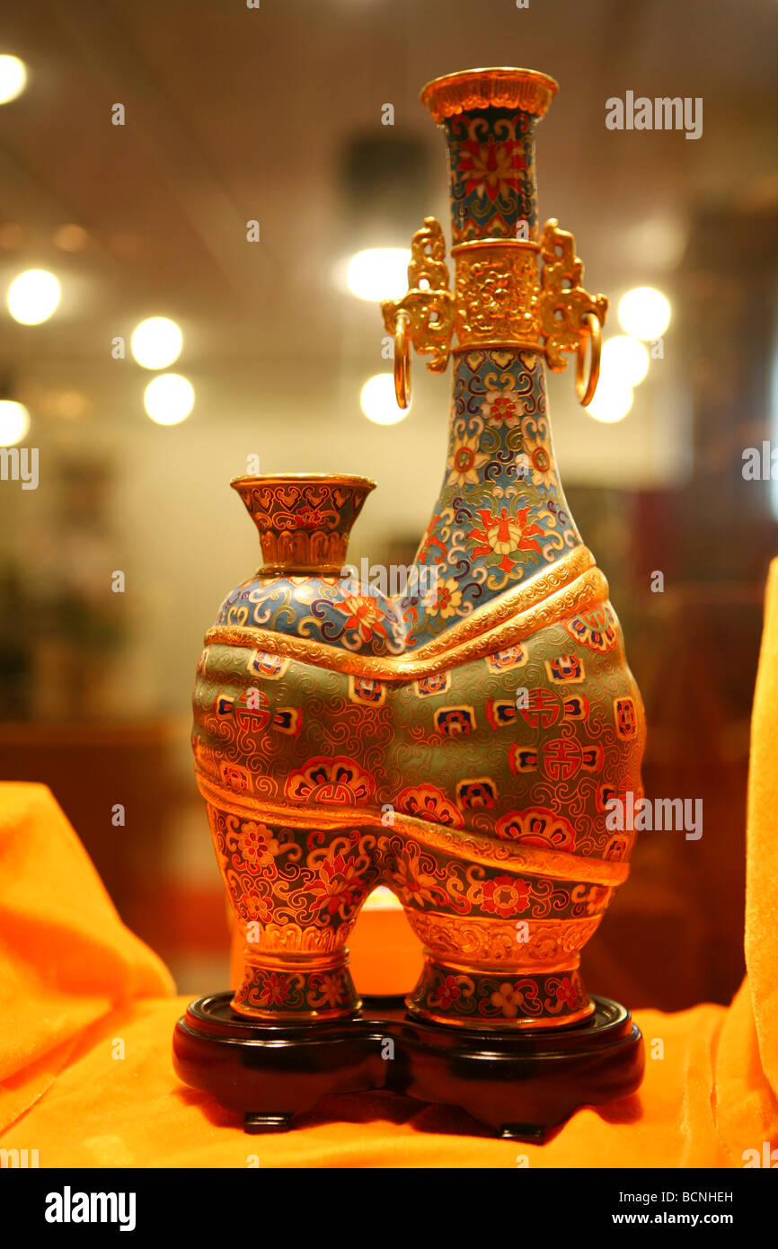 Cloisonné twin vase, Beijing, China Stock Photo - Alamy