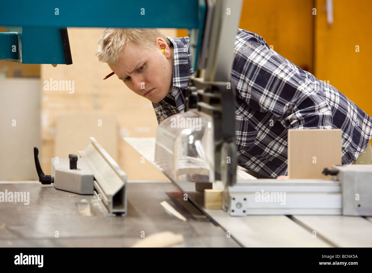 Training for joiners in the school for master craftsmen in the Chamber ...