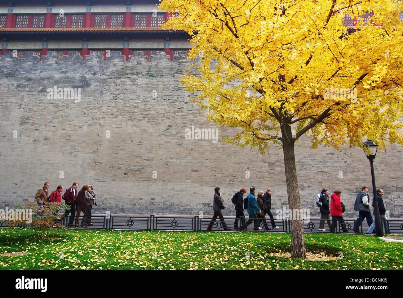 Tourists walking pass the wall of Forbidden City, Beijing, China Stock ...