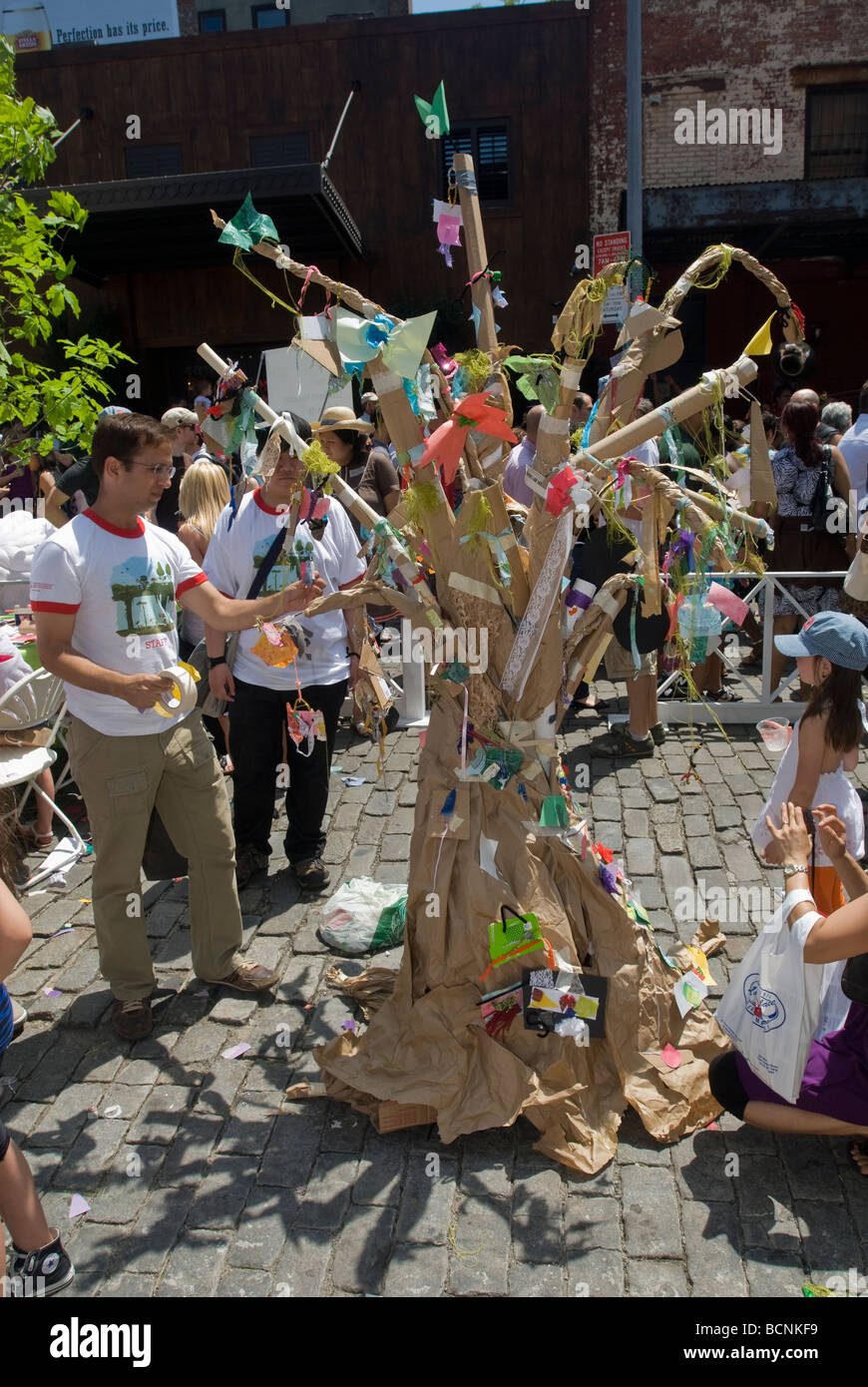 Children recycling art project hi-res stock photography and images - Alamy