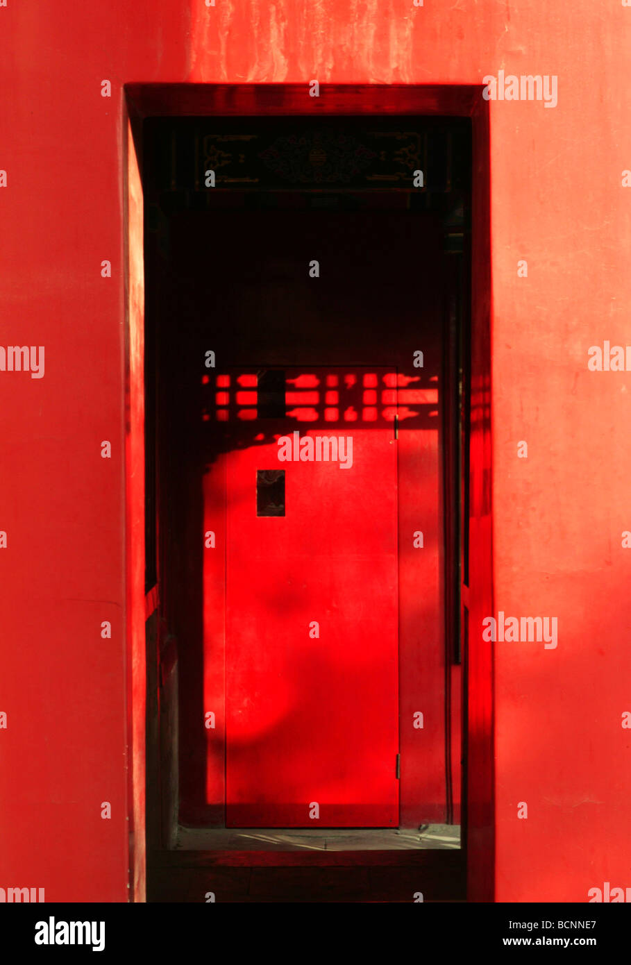 Deep red gates in Forbidden City, Beijing, China Stock Photo - Alamy