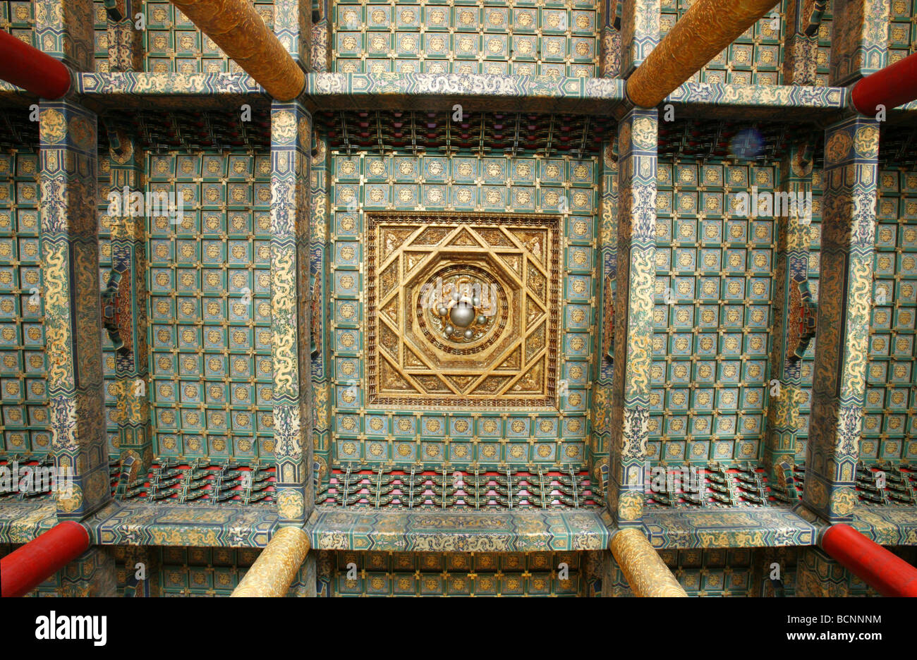 Detail of caisson ceiling in Hall of Supreme Harmony, Forbidden City ...