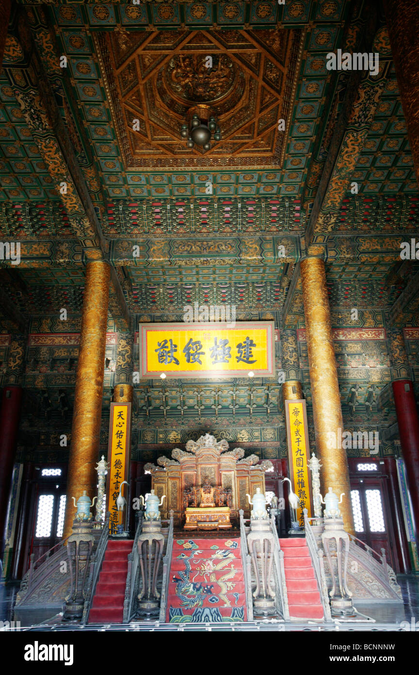 Imperial throne in Hall of Supreme Harmony, Forbidden City, Beijing ...