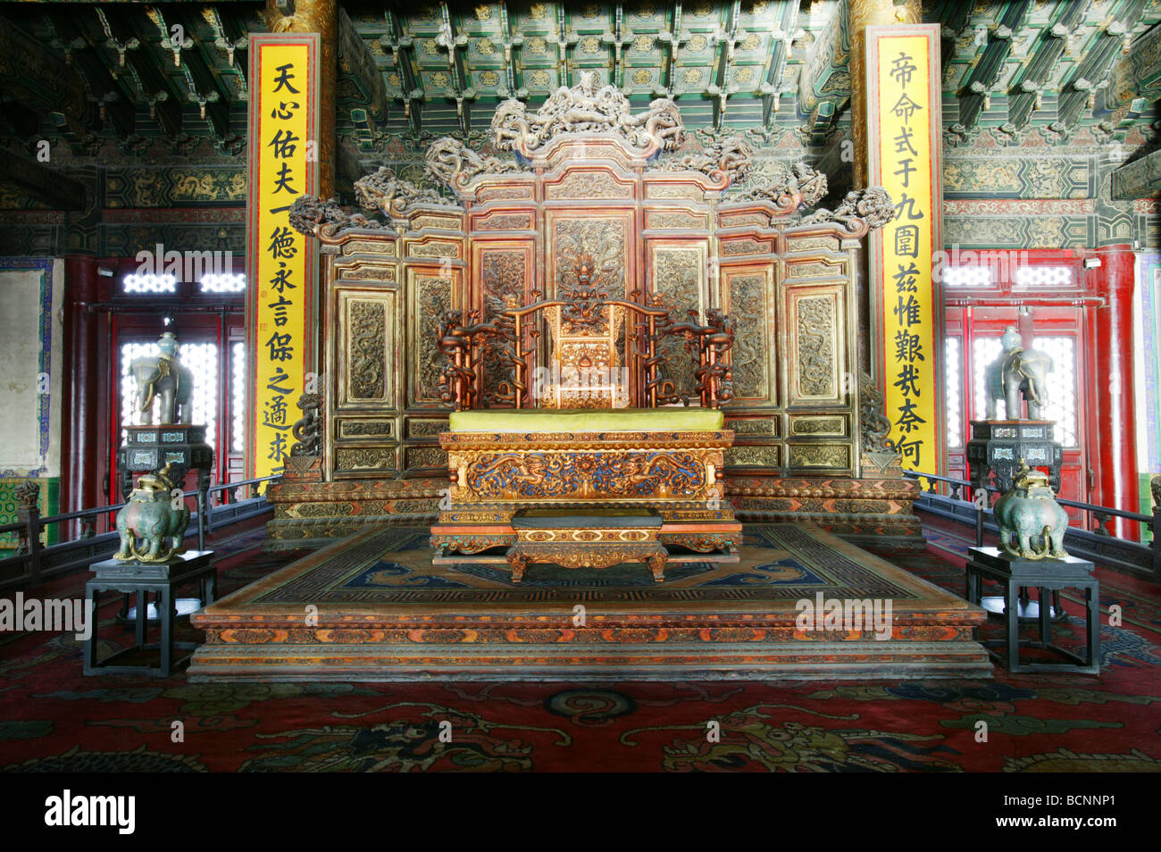 Imperial throne in Hall of Supreme Harmony, Forbidden City, Beijing ...