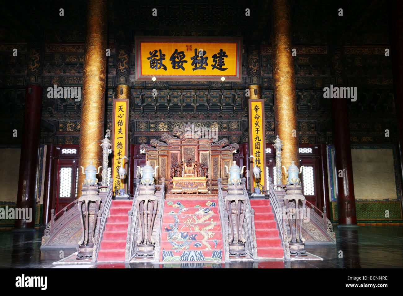 Imperial throne in Hall of Supreme Harmony, Forbidden City, Beijing ...