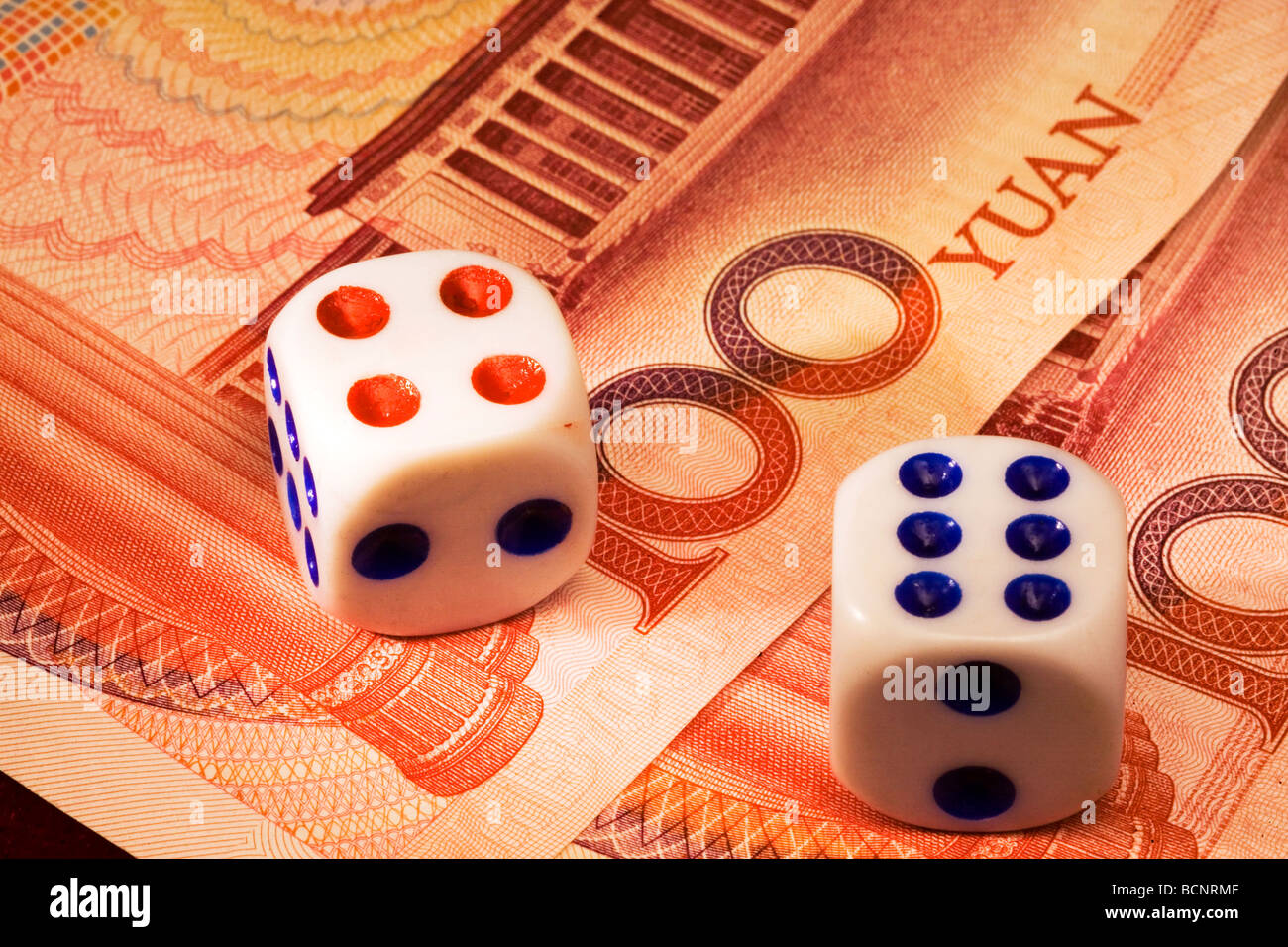 Two dices on one hundred Yuan Chinese Renminbi bills Stock Photo - Alamy