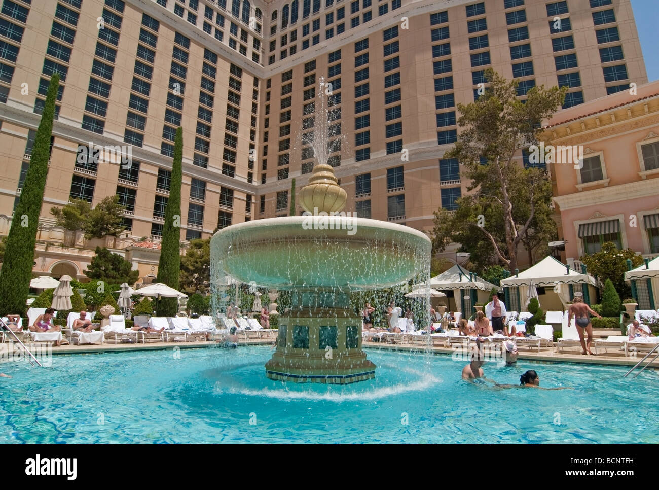 Luxurious swimming pool of the Bellagio Resort and Casino in Las Vegas ...