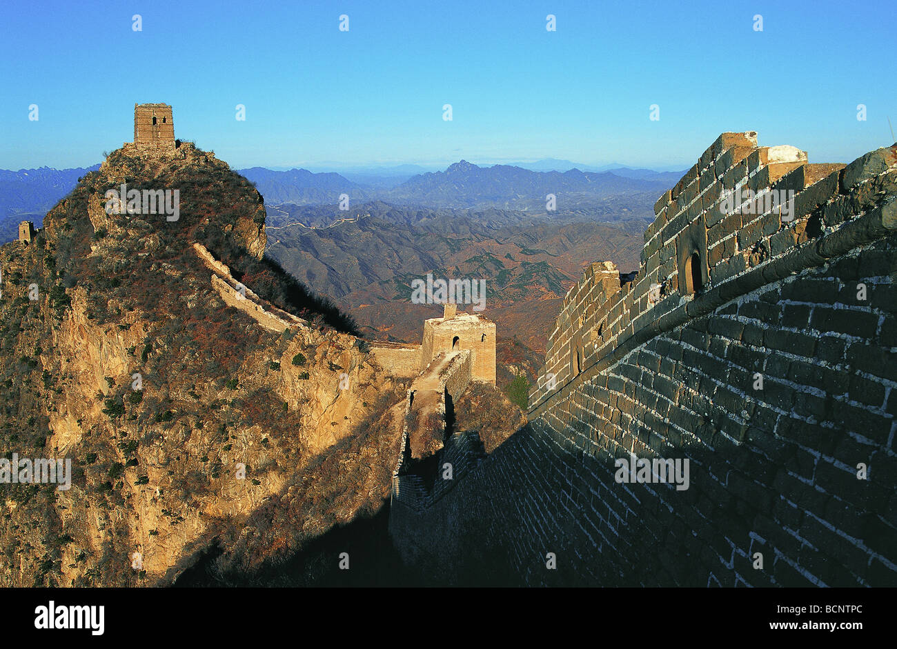beacon tower built on the top of a steep mountian, Simatai Great Wall ...
