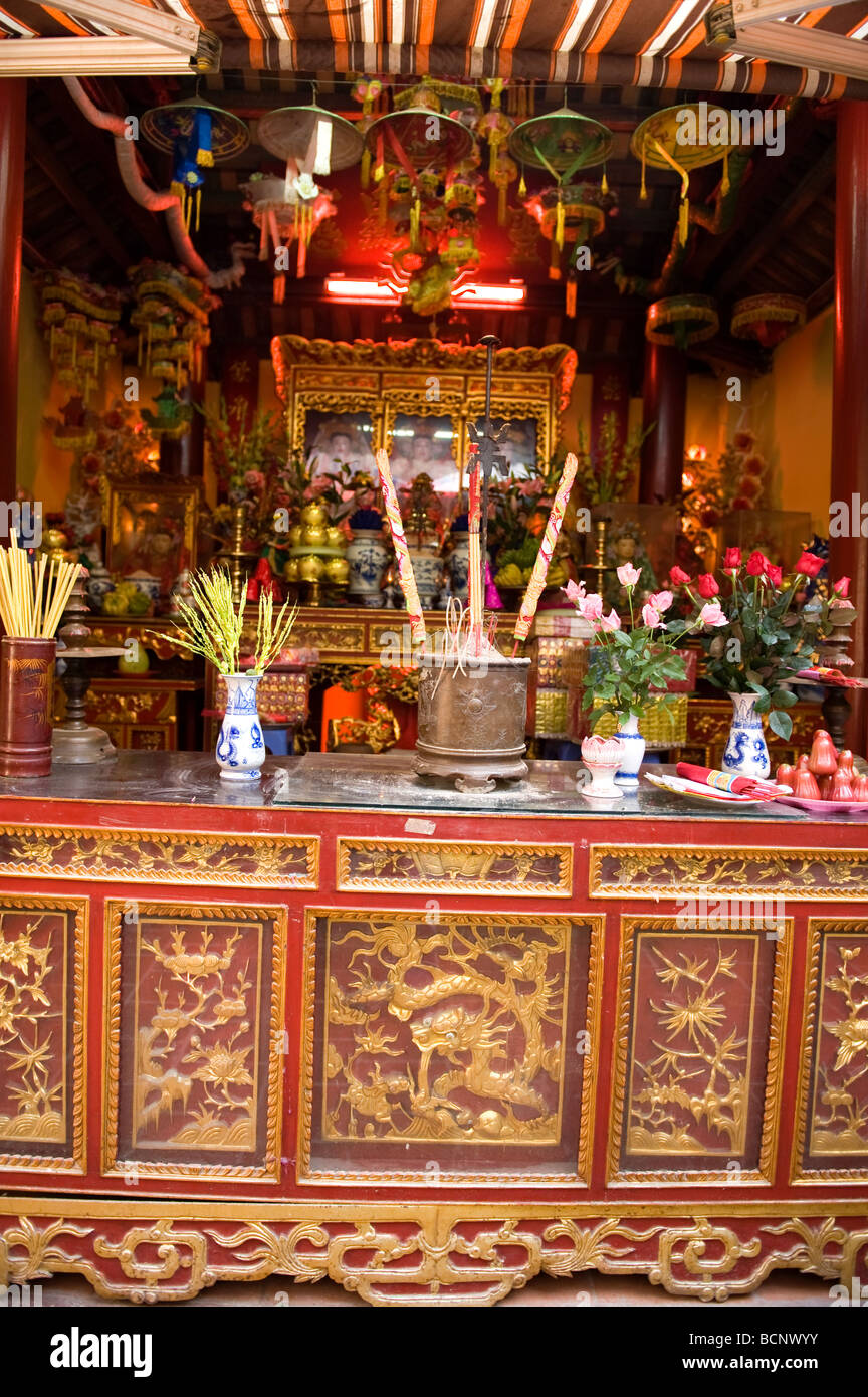 Altar and offerings in vietnamese Temple, Hanoi, vietnam Stock Photo ...