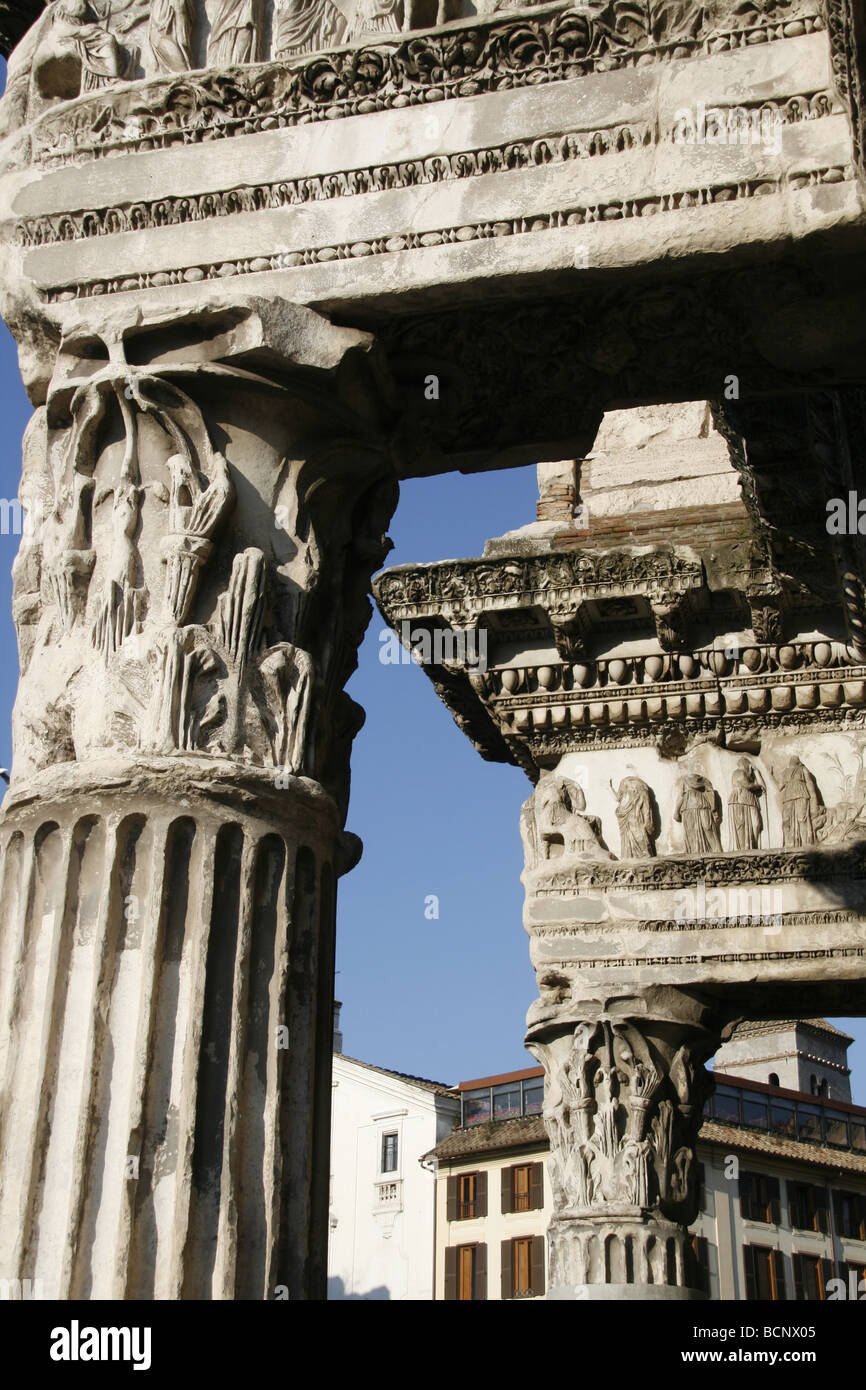 Ancient roman ruins relics column columns one hi-res stock photography ...