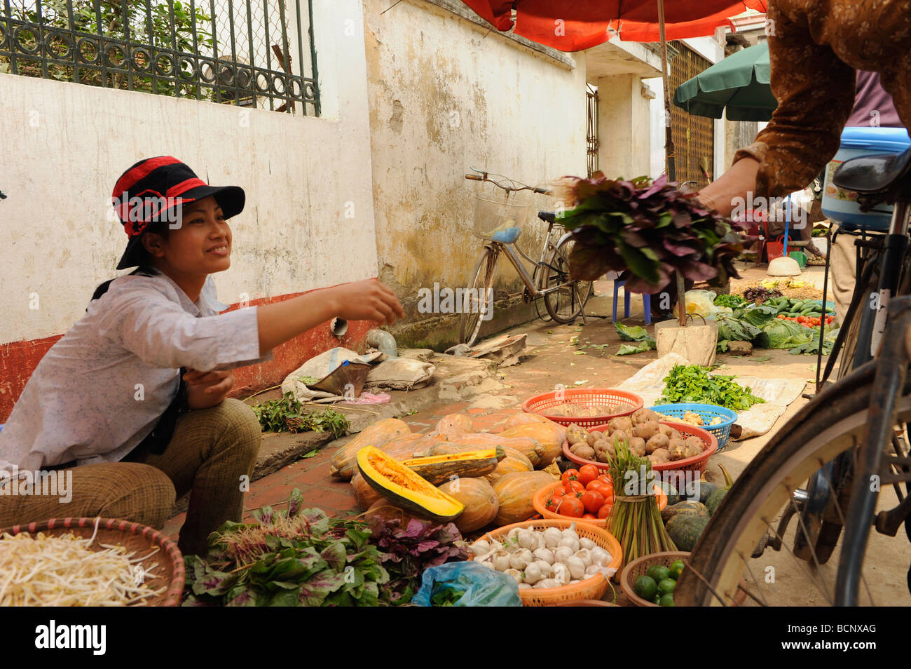 vegetable vender at fresh market in Vinh Phuc, Vietnam Stock Photo - Alamy