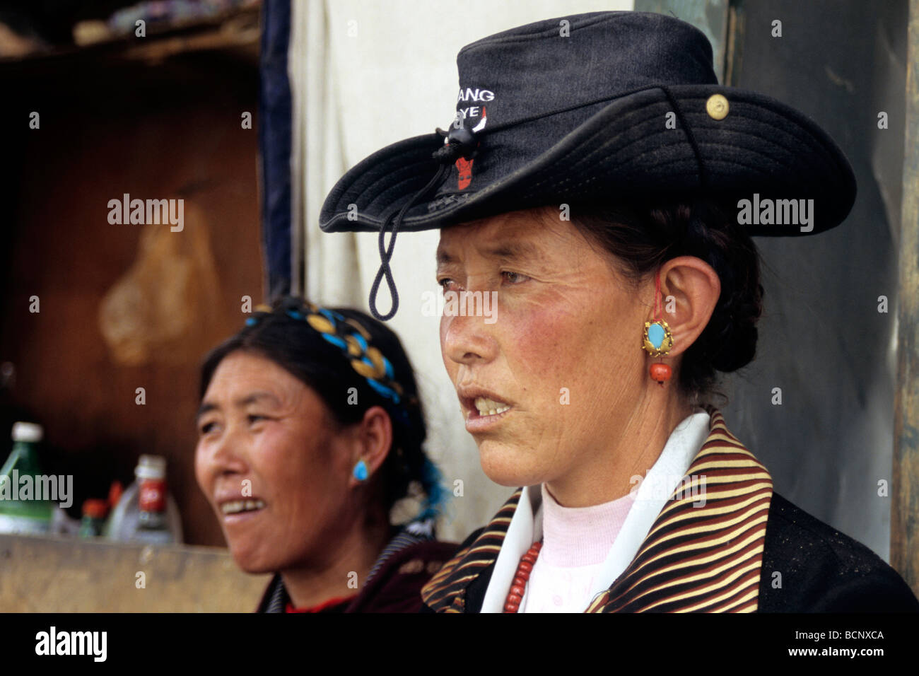 Portrait woman great wall china hi-res stock photography and images - Alamy