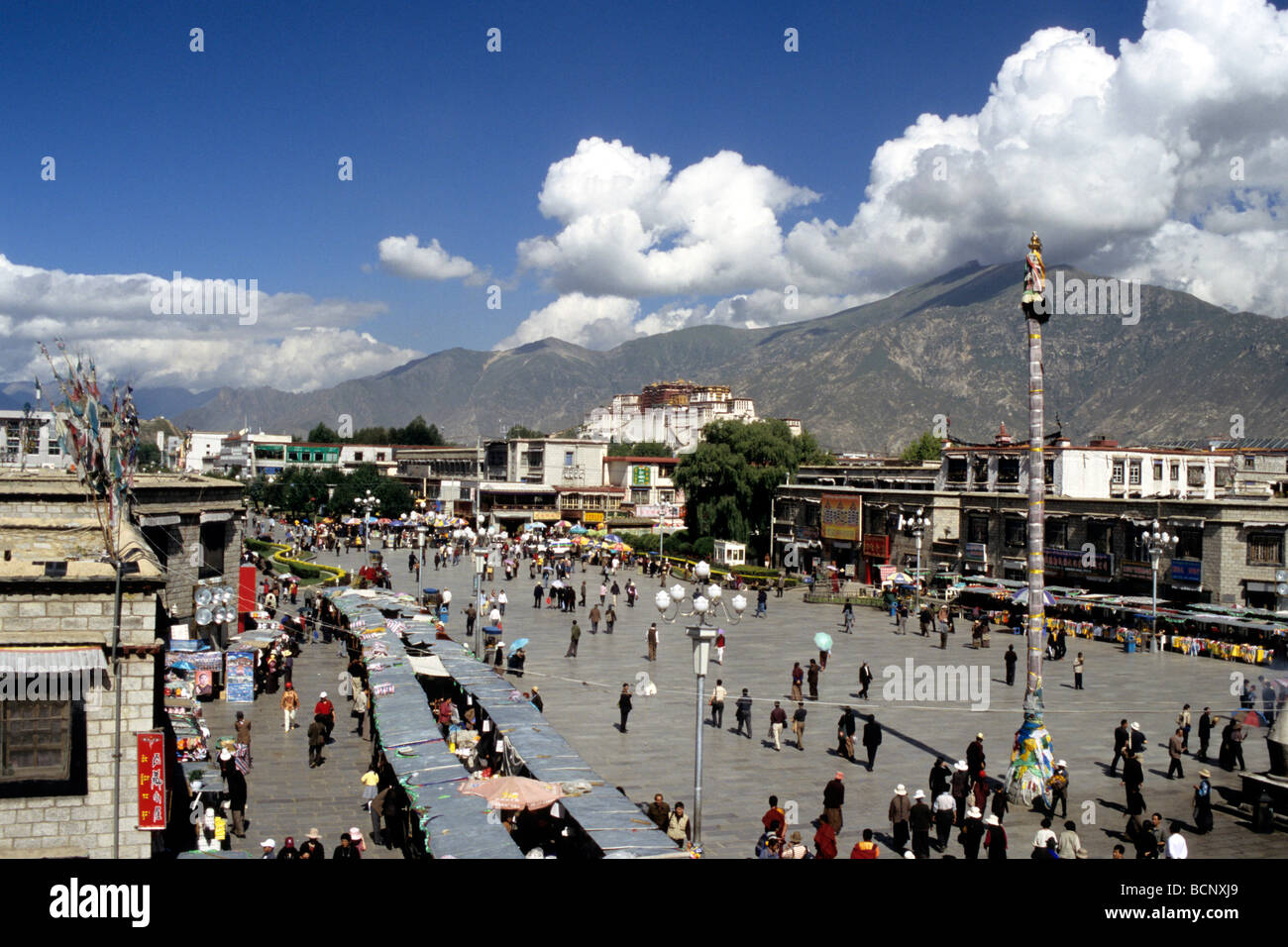 tibet lhasa landscape Stock Photo - Alamy