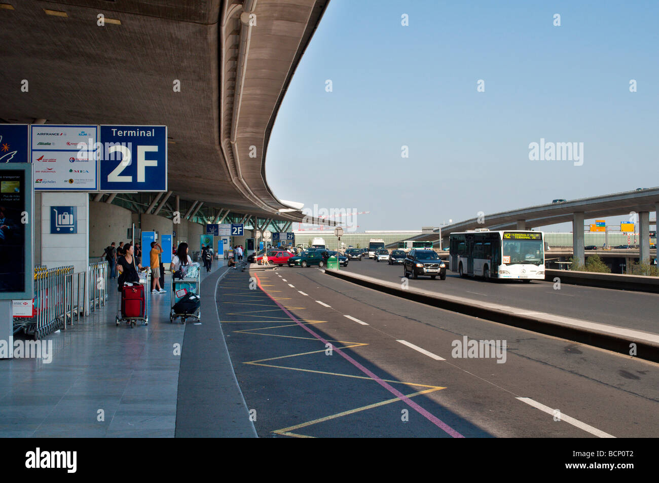 Airport access road hi-res stock photography and images - Alamy